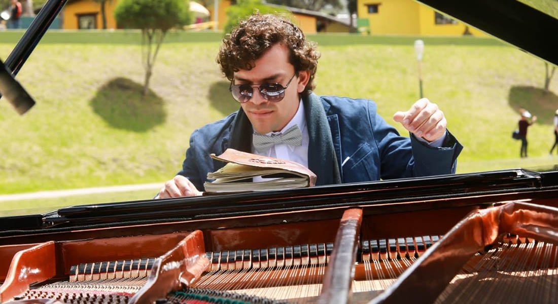 José A Sánchez hace historia ofreciendo concierto de piano al pie del ...